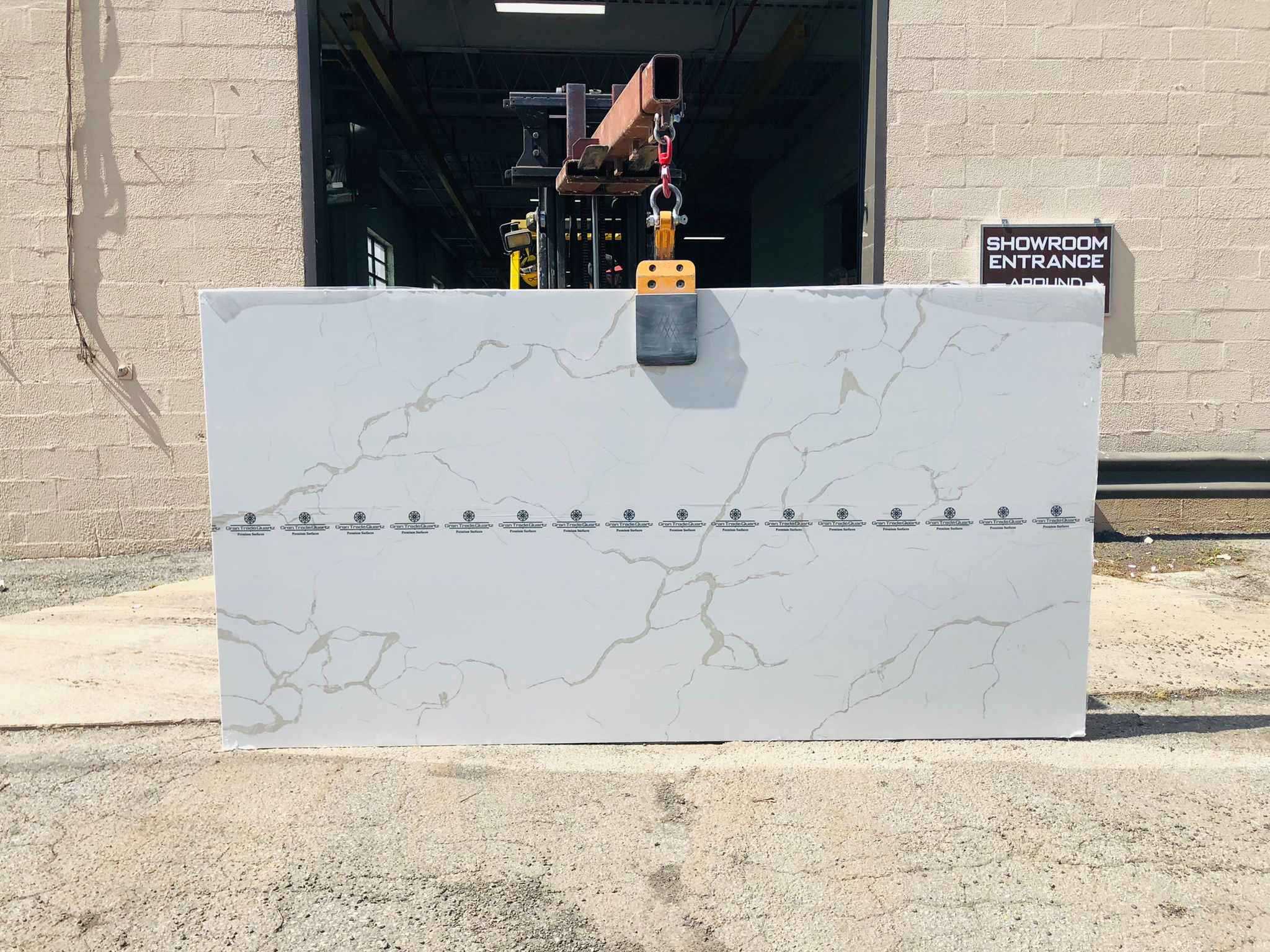Name: Golden Calacatta Alaska Lot: 5218 Dimensions:127 X 64 Thickness:3 ...